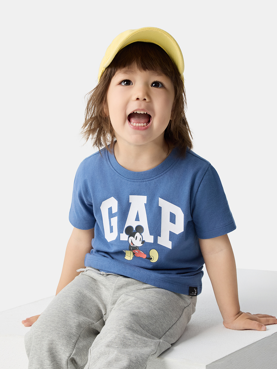 男幼童裝|Gap x Disney迪士尼聯名 Logo純棉印花圓領短袖T恤-藍色 | Gap台灣官方網站